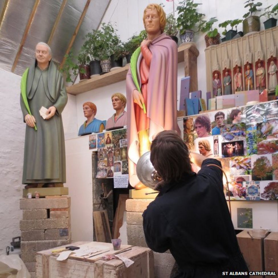 New statues mark St Albans Cathedral's 900th anniversary - BBC News