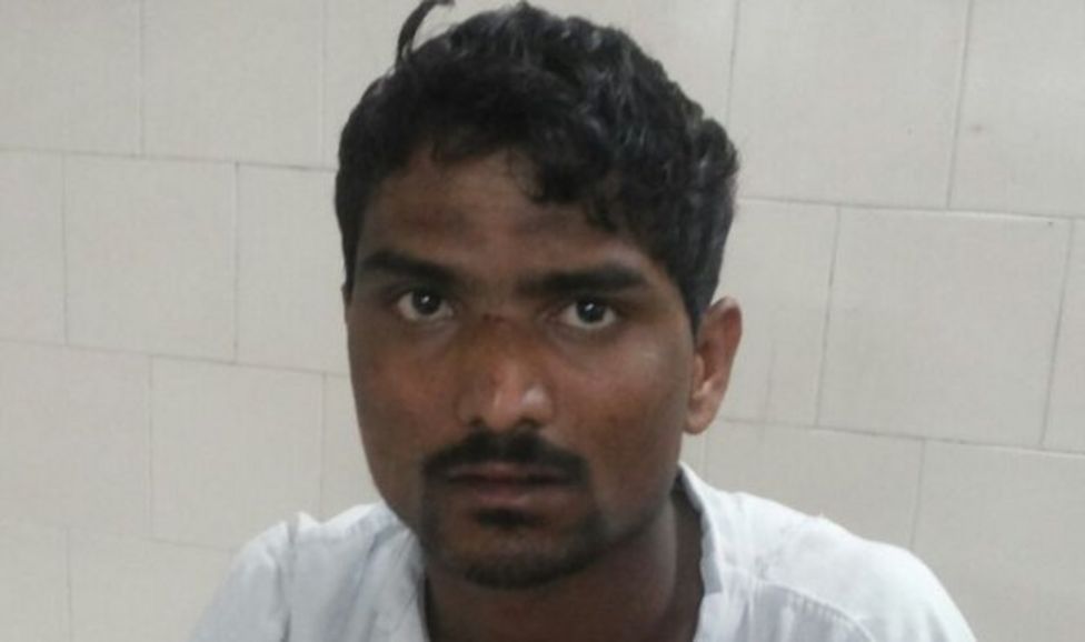 Indian 'thief' expels gold necklace after 60 bananas - BBC News