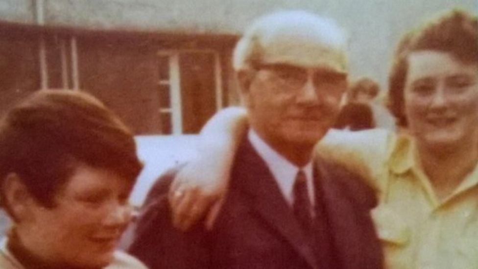 Heenan family to initiate Sir Frank Kitson and MoD legal case - BBC News