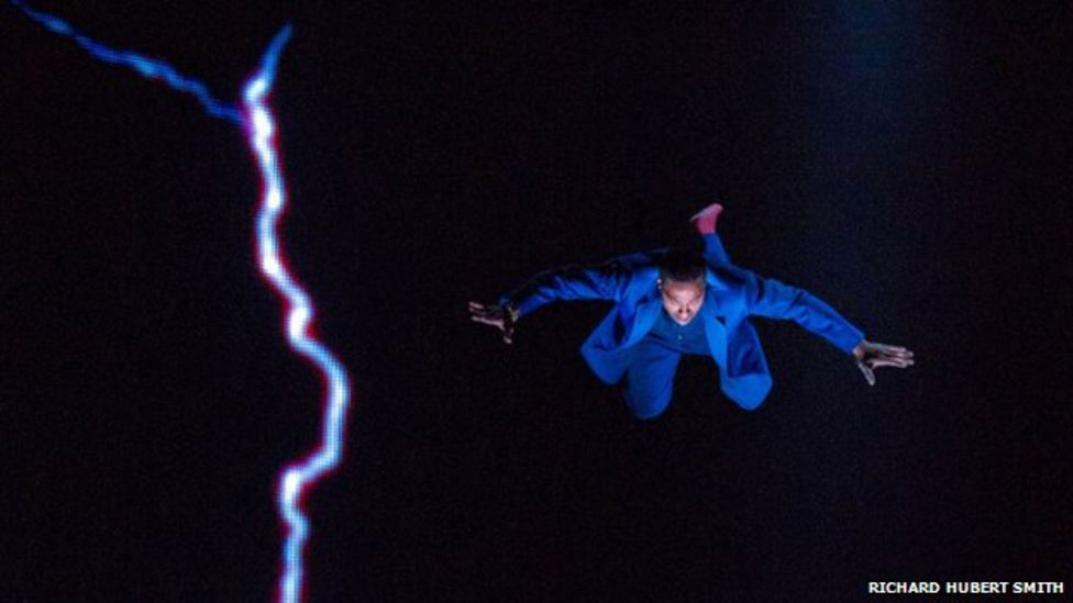 Everyman 'spectacle' opens at National Theatre - BBC News