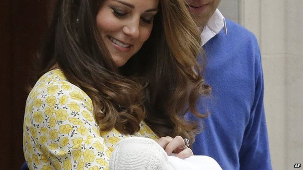 In pictures: Royal baby introduced - BBC News