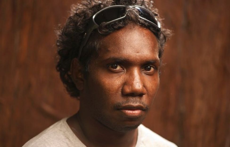 Indigenous Australia exhibition tells many stories - BBC News