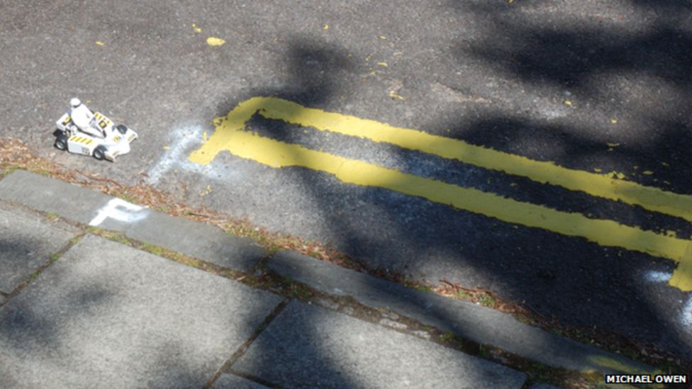 Short yellow lines in Bristol dubbed 'ludicrous' - BBC News