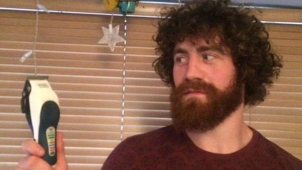 Rugby league players shave beards for Danny Jones - BBC News