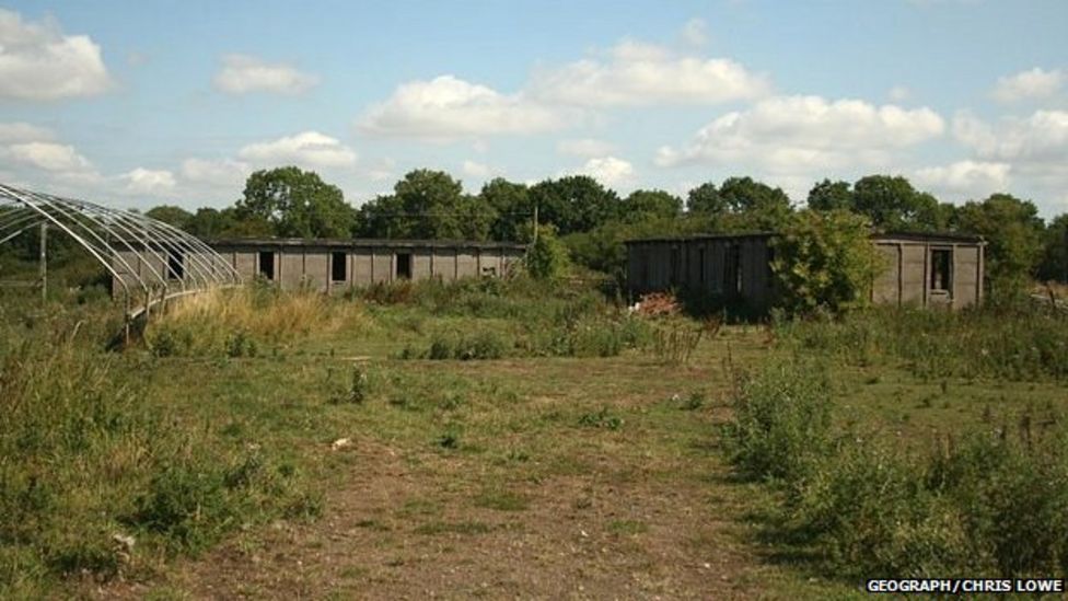 RAF Desborough: Solar farm plan for ex-WW2 airbase - BBC News