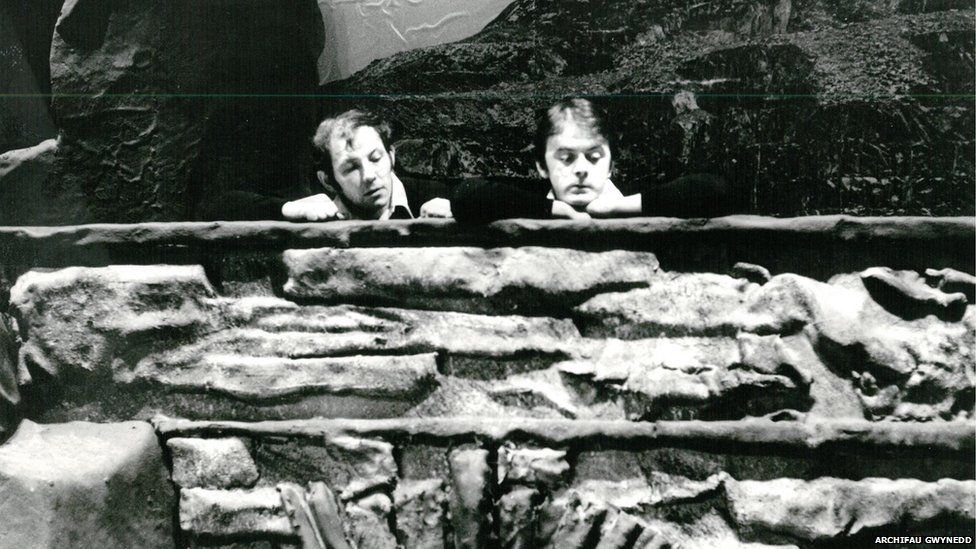 Nôl ar y llwyfan - BBC Cymru Fyw