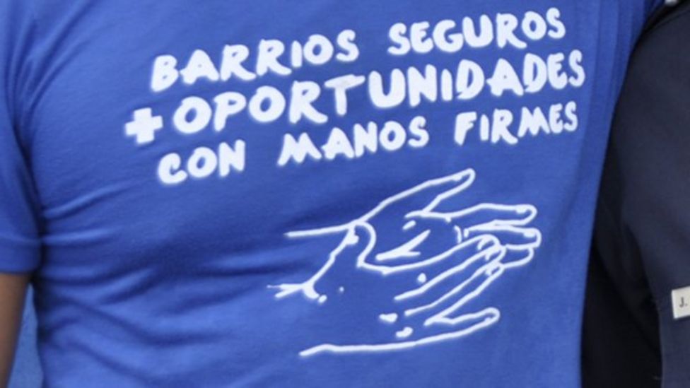 Panama tackles gangs with carrot-and-stick approach - BBC News