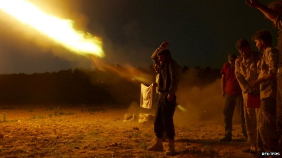 Islamic State conflict: US begins training Syrian rebels - BBC News