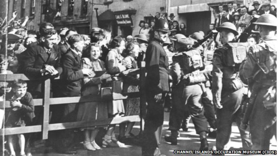 Liberation 70: Channel Islanders recall liberation from Nazis - BBC News