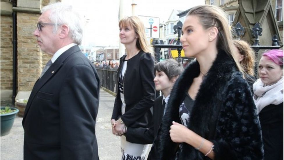 Ventriloquist Keith Harris laid to rest in Blackpool - BBC News