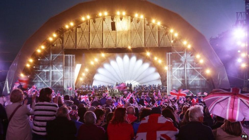 In pictures: VE Day commemorations - BBC News
