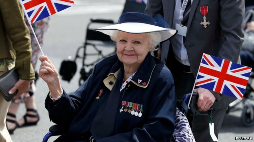 In pictures: VE Day commemorations - BBC News