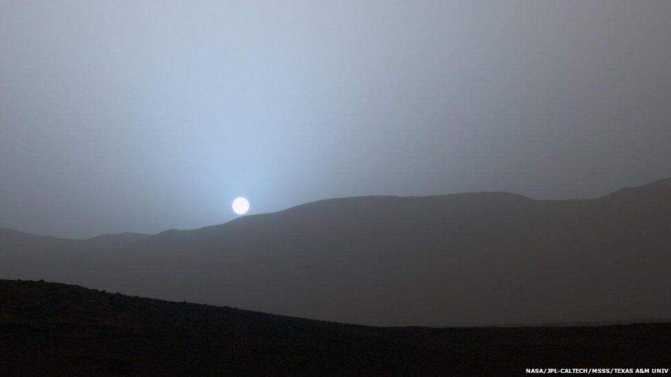 Mars curiosity rover sees blue sunset - BBC Newsround