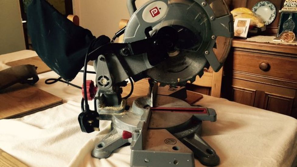 Man's hand reattached after DIY accident with circular saw - BBC News