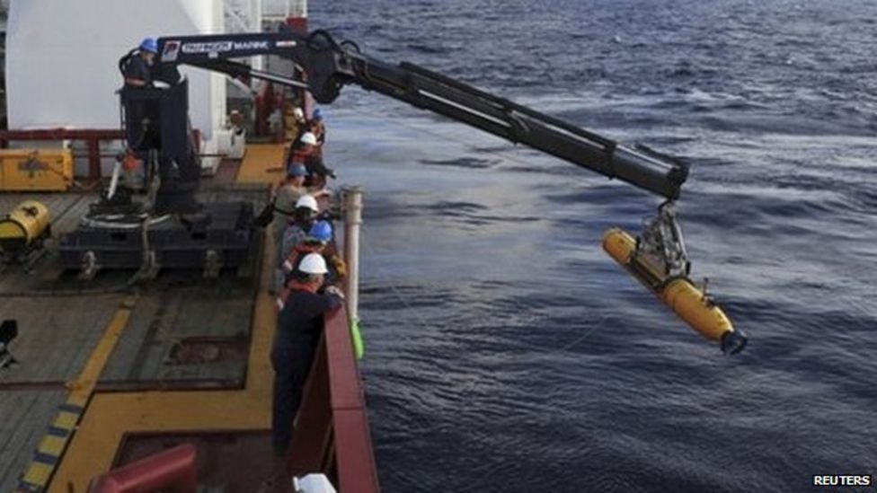 MH370 search discovers uncharted shipwreck - BBC News