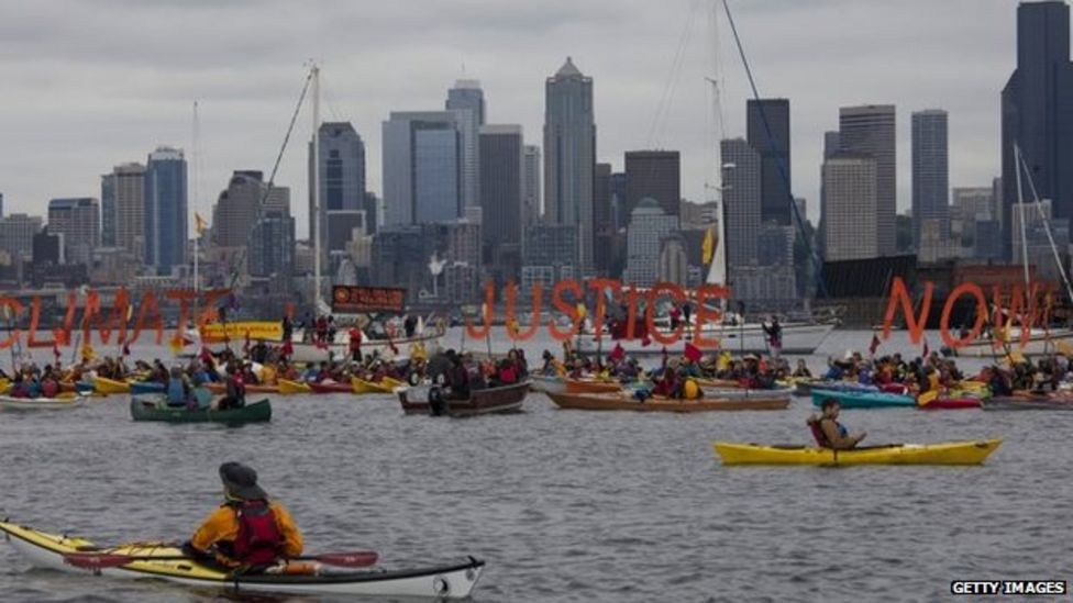 'Paddle in Seattle' Arctic oil drilling protest - BBC News