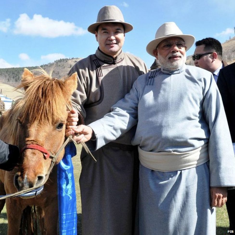 The dressing up of Narendra Modi - BBC News