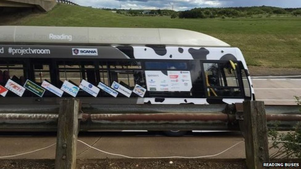 Reading Buses 'cow poo bus' sets speed record - BBC News