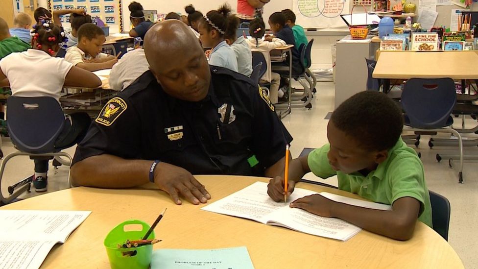 The US police chief fighting to end racial tension - BBC News