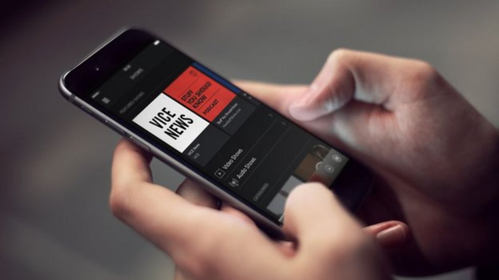 Spotify adds podcasts and video clips - BBC News