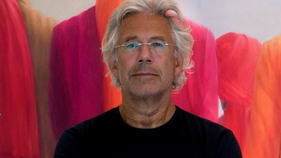 Dibbles Bridge coach crash 40th anniversary marked - BBC News