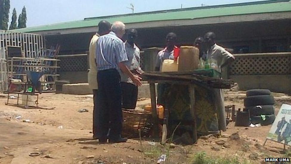 'Nigerians now depend on the black market to survive' - BBC News