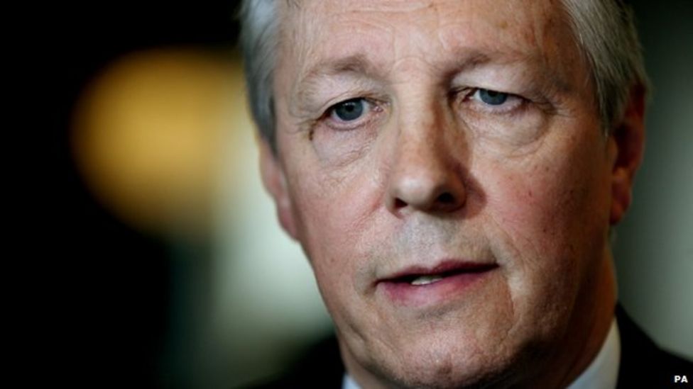 NI First Minister Peter Robinson remains in hospital - BBC News