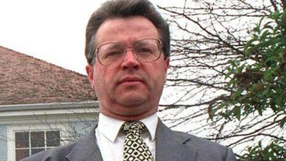 Broadmoor nurse sold stories about killers to newspapers - BBC News