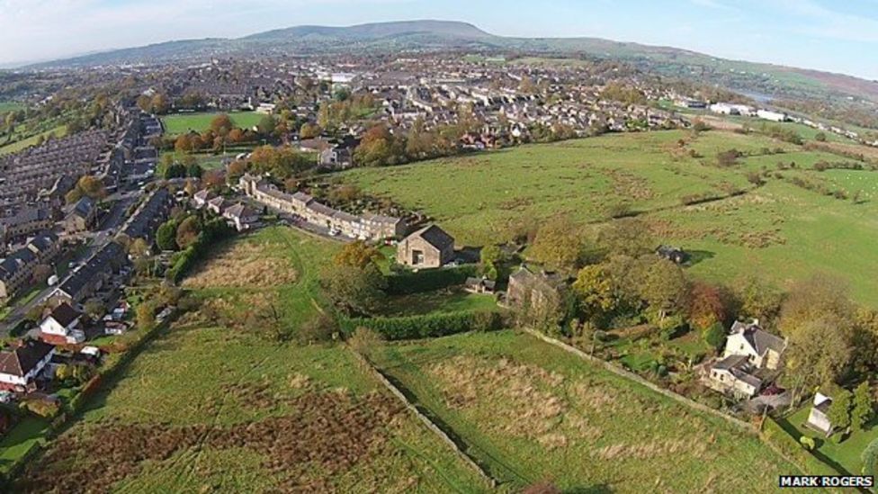 Pendle Council rejects plans for 270 new Pendle houses - BBC News