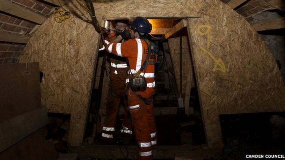 Strand Underpass reopens after Holborn fire - BBC News