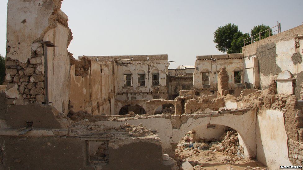 In pictures: Berbera builds future from crumbling past - BBC News