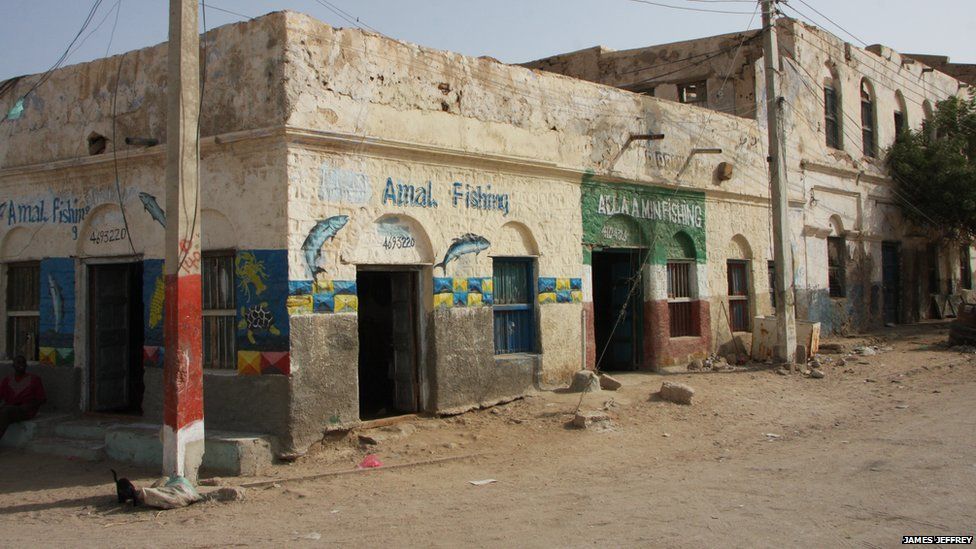In pictures: Berbera builds future from crumbling past - BBC News