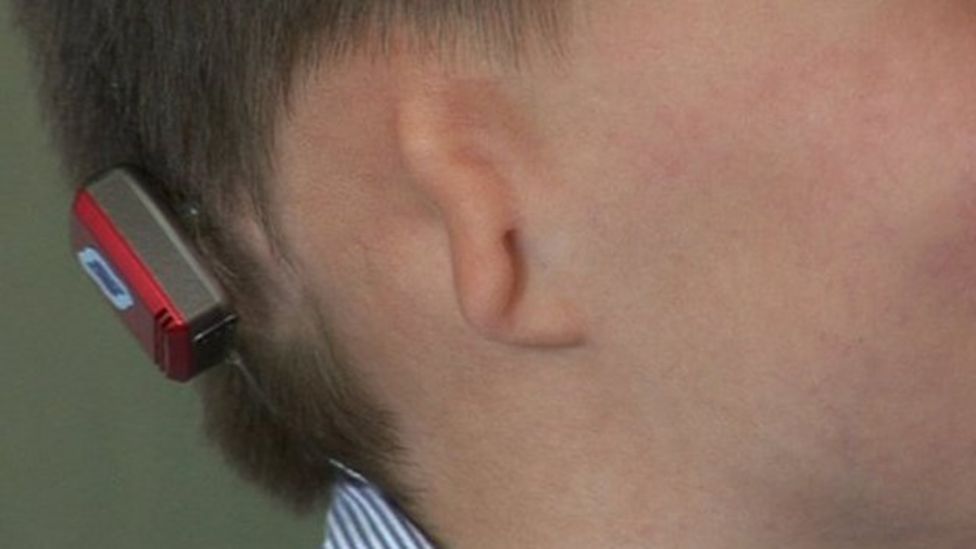 Boy born with no ears gets sunglasses wish - BBC News