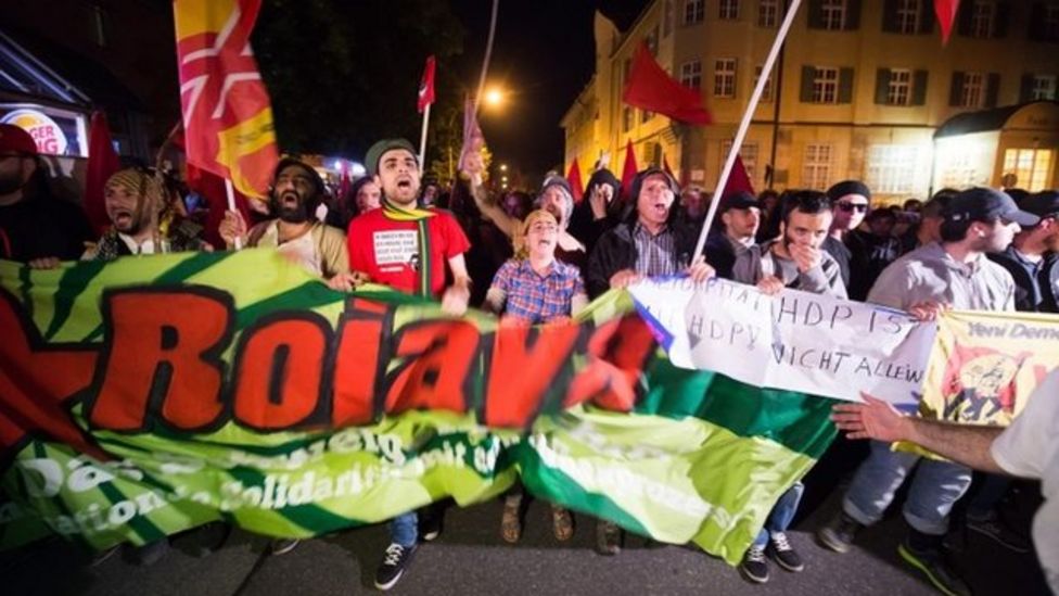 G7 summit: Obama and Merkel firm on Russia sanctions - BBC News