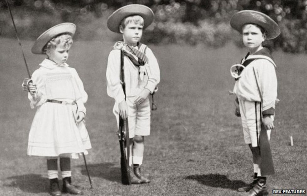 Prince George: The traditional clothes royal children are dressed in ...