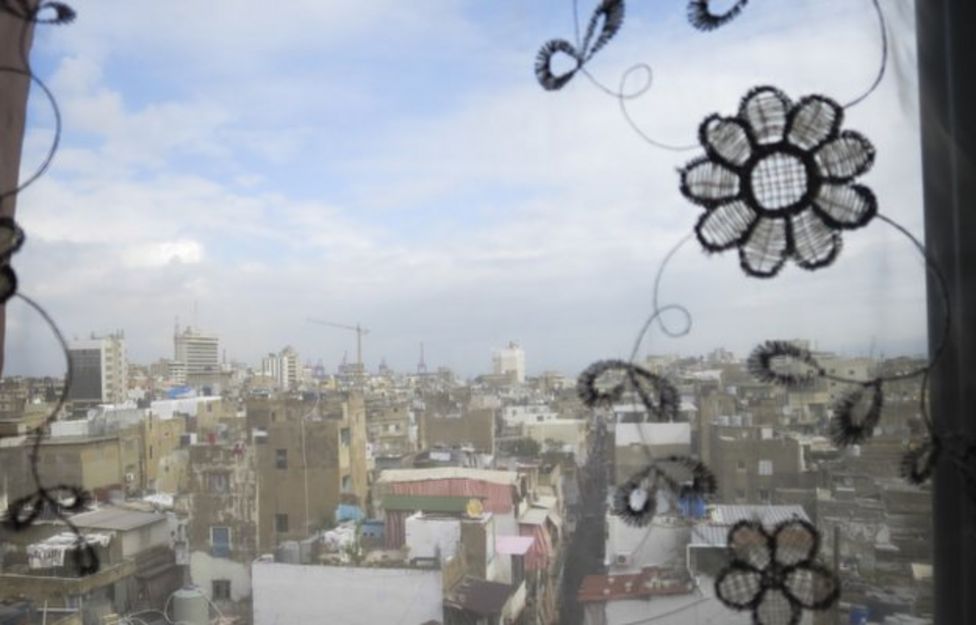 Syrian refugees share 'safe space' - BBC News