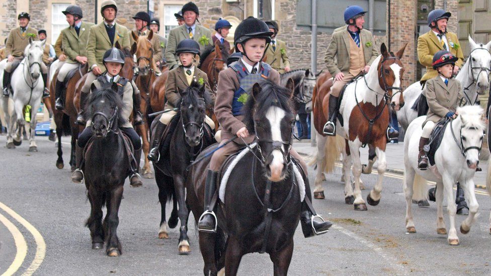 In pictures: Hawick Common Riding - BBC News