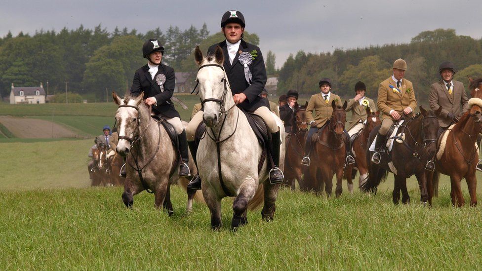 In pictures: Hawick Common Riding - BBC News