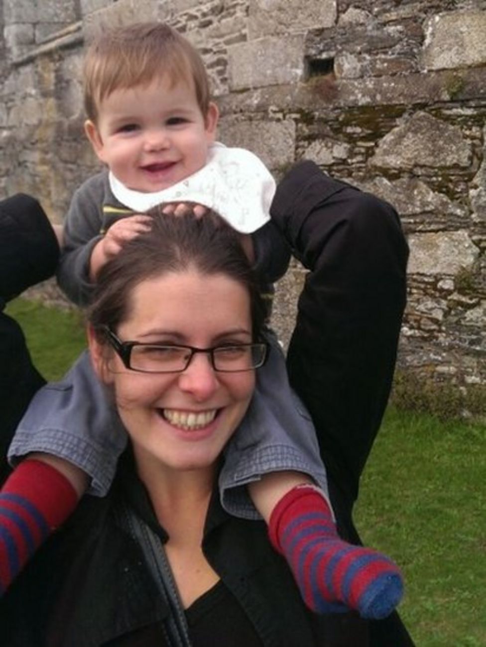 NHS 111 'missed chances to save sepsis baby William Mead' - BBC News