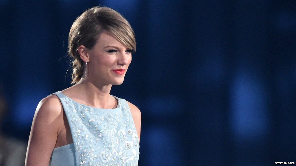 Taylor Swift donates $15K to US firefighter who saved his own family ...