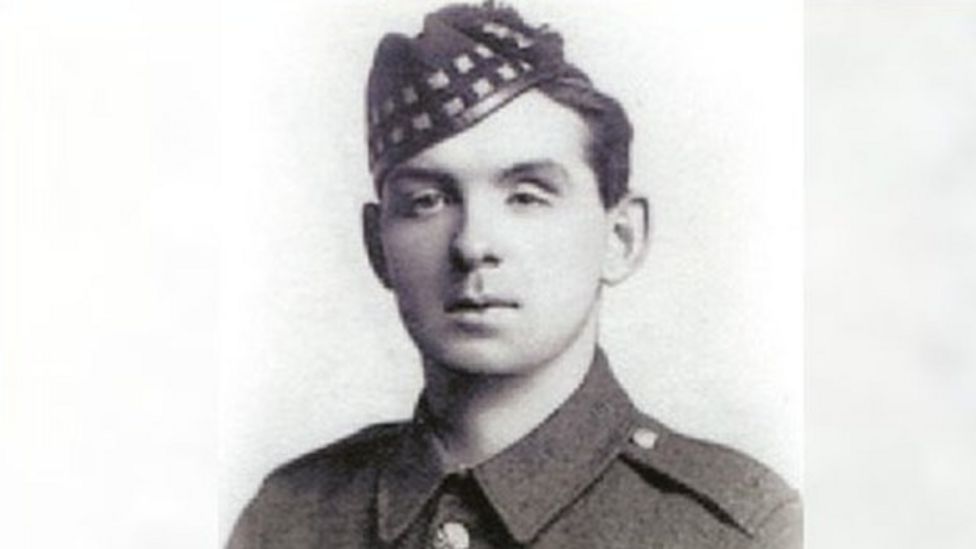 Tributes paid to gallantry honour soldier William Angus - BBC News