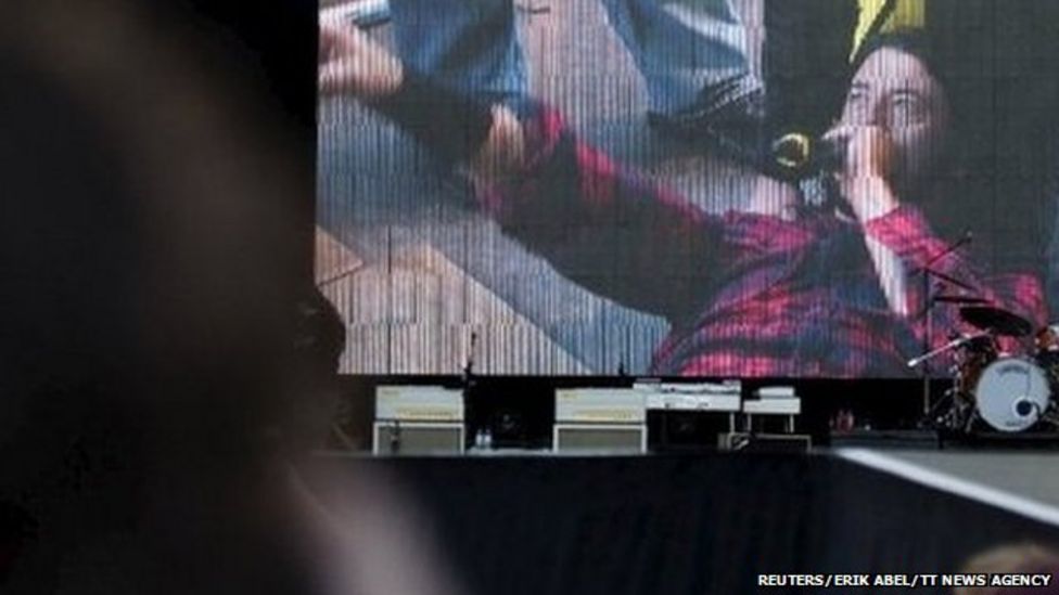 Dave Grohl fall: Foo Fighters cancel Pinkpop and Switzerland dates ...