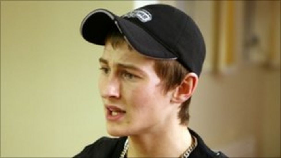 Shameless star Elliott Tittensor in hit-and-run arrest - BBC News