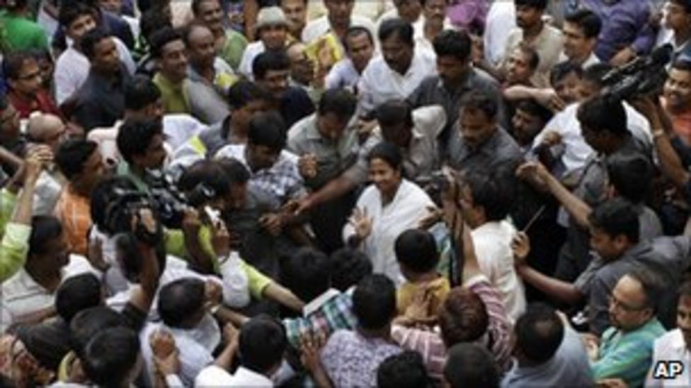 India West Bengal state hit by post-election violence - BBC News