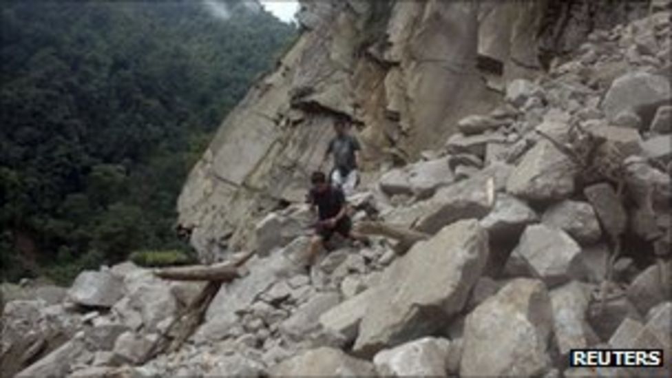 Landslides block Sikkim quake relief - BBC News