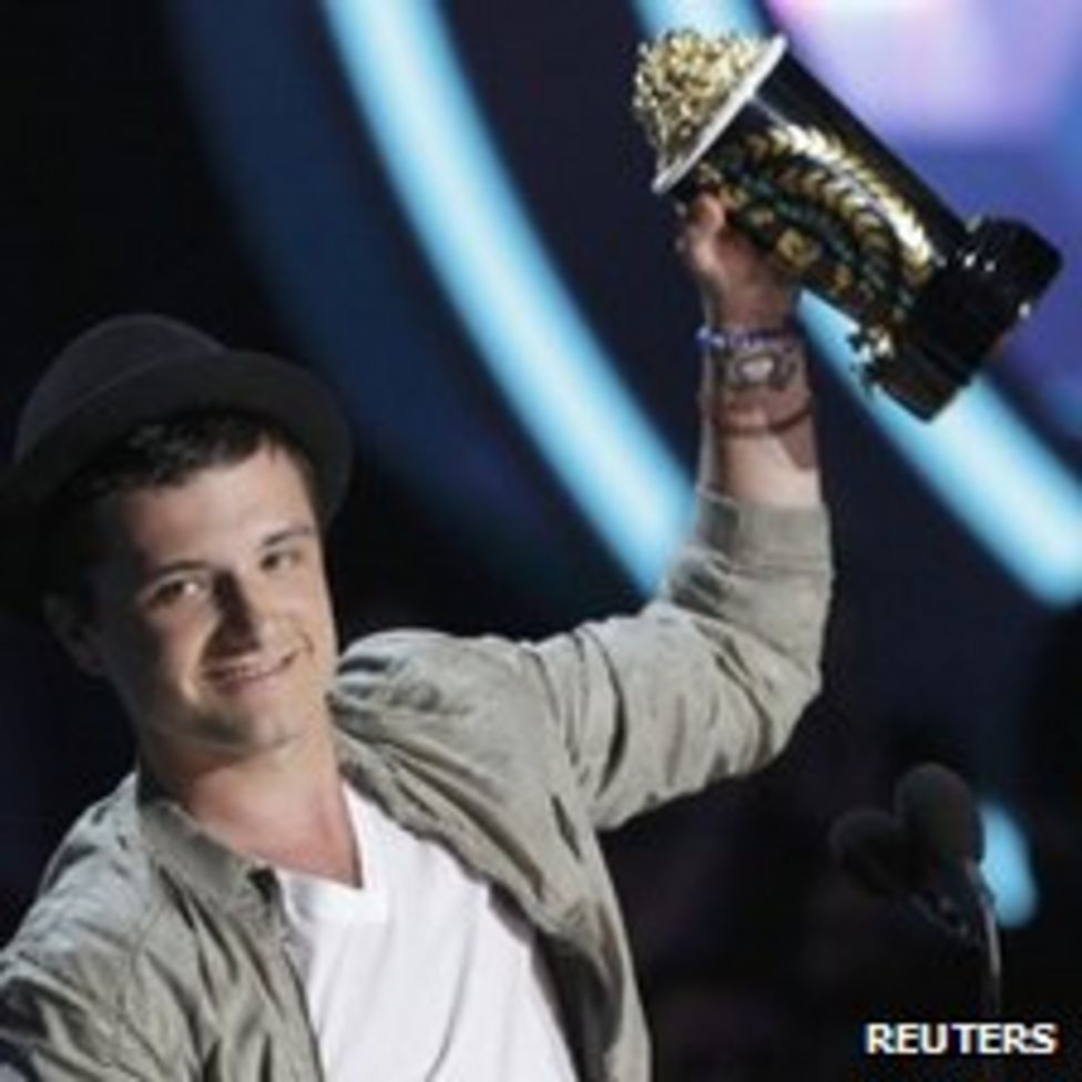 The Hunger Games wins four MTV movie awards - BBC News
