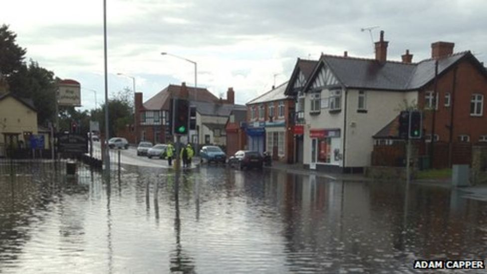 Flood-hit homes clean-up continues in Wrexham - BBC News