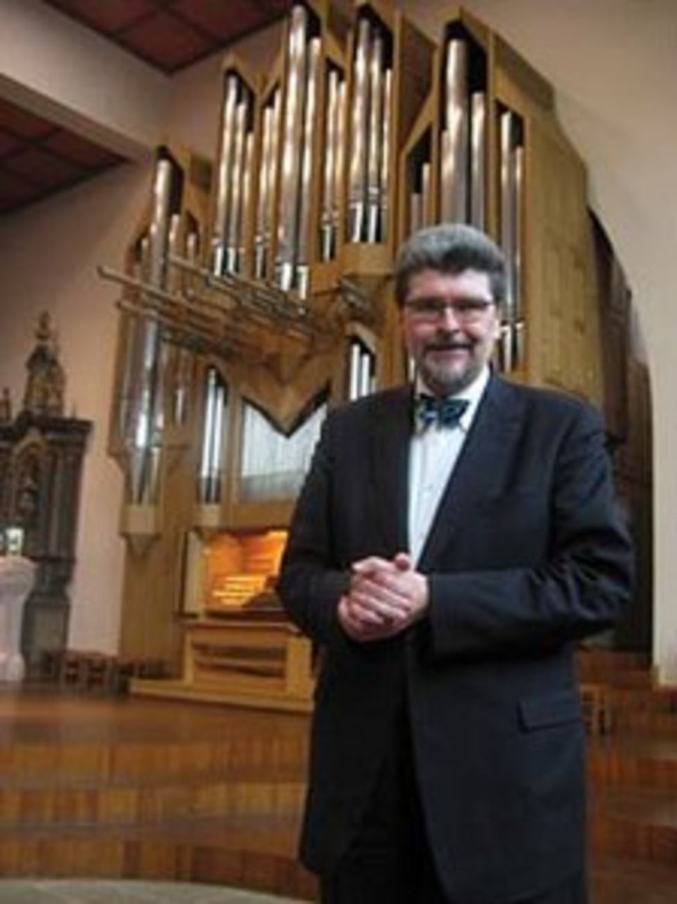 Organist Carlo Curley dies aged 59 - BBC News