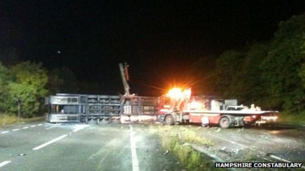 A34 Range Rover transporter crash causes lengthy road closure - BBC News