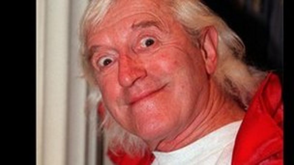 Savile's Glencoe home vandalised - BBC News